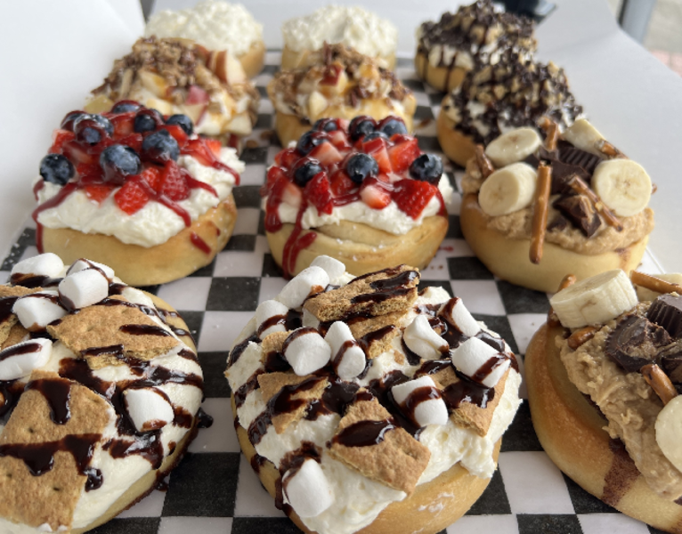 CINNAHOLIC GOURMET CINNAMON ROLLS - Rutherford County Tennessee